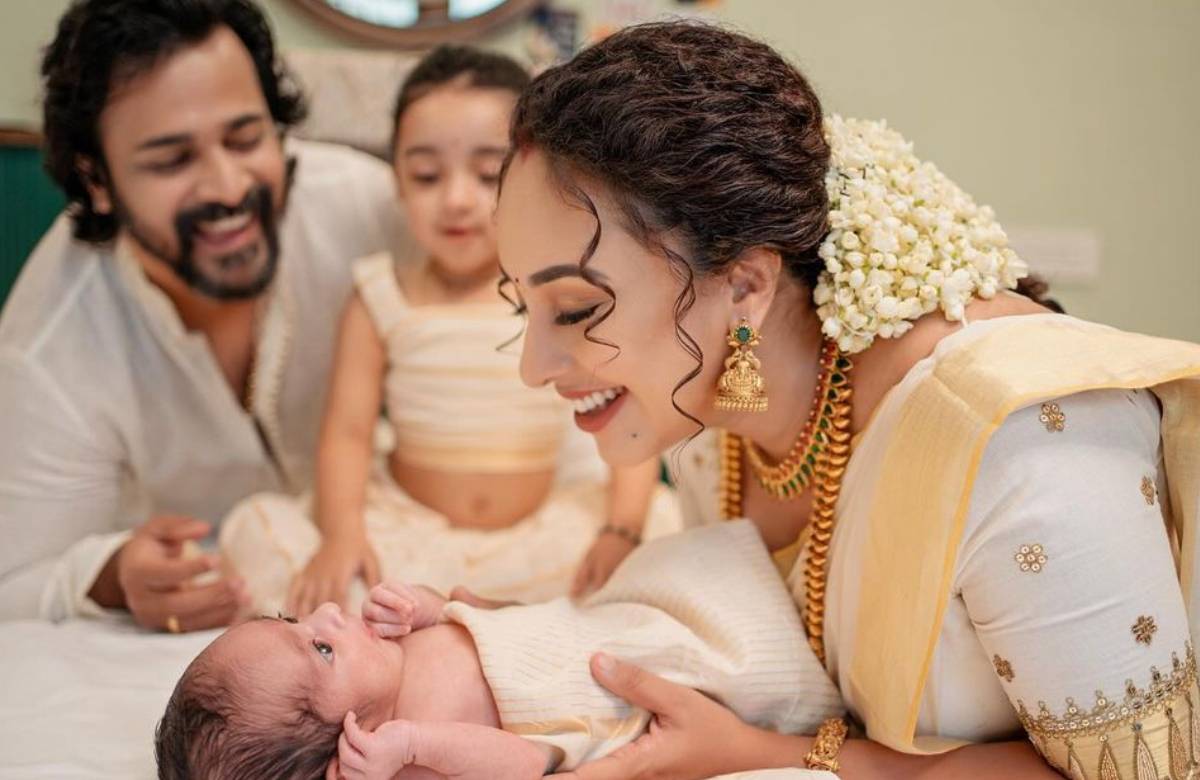 28 കഴിഞ്ഞു, ഇളയ മകൾക് പേരിട്ട് പേളി ശ്രീനിഷ്!! വെറൈറ്റി ആയിട്ടുണ്ട് ...