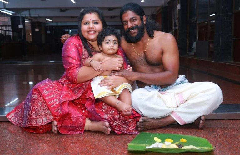 ഗുരുവായൂർ കണ്ണന്റെ അടുത്ത് കേദാറിന് ചോറൂണ്, മകന്റെ പുതിയ വിശേഷങ്ങ ...